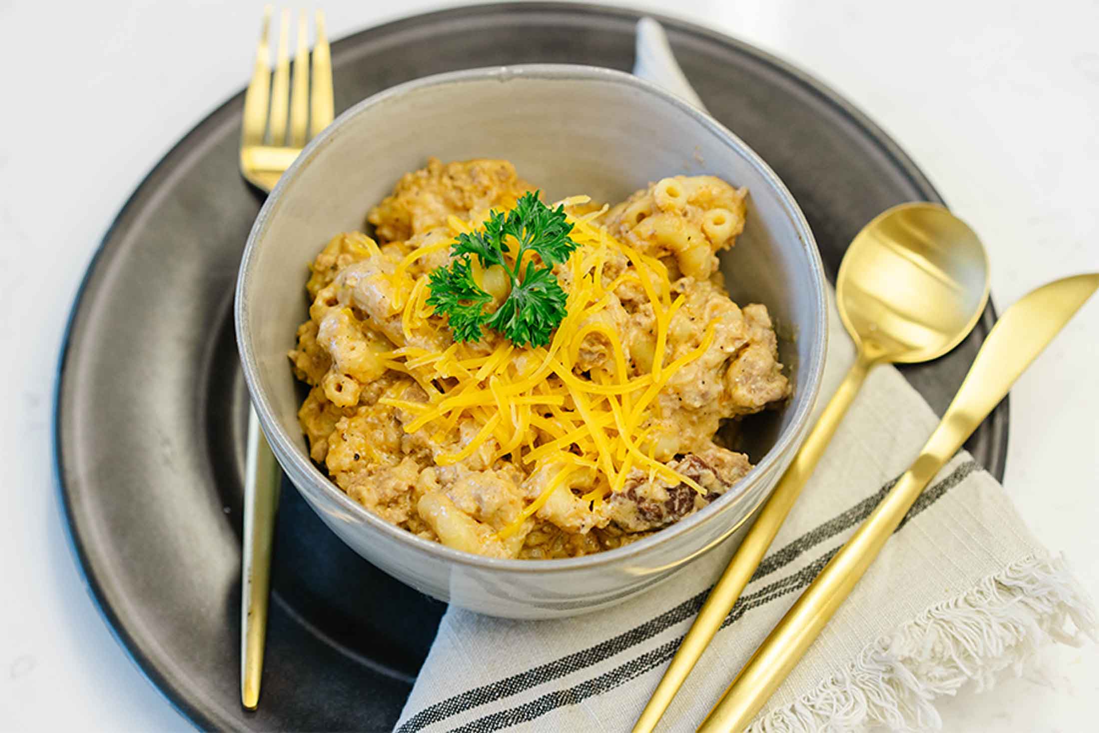 Cheeseburger Mac Recipe for Slow Cooker Comfort Cooking - Beehive Meals